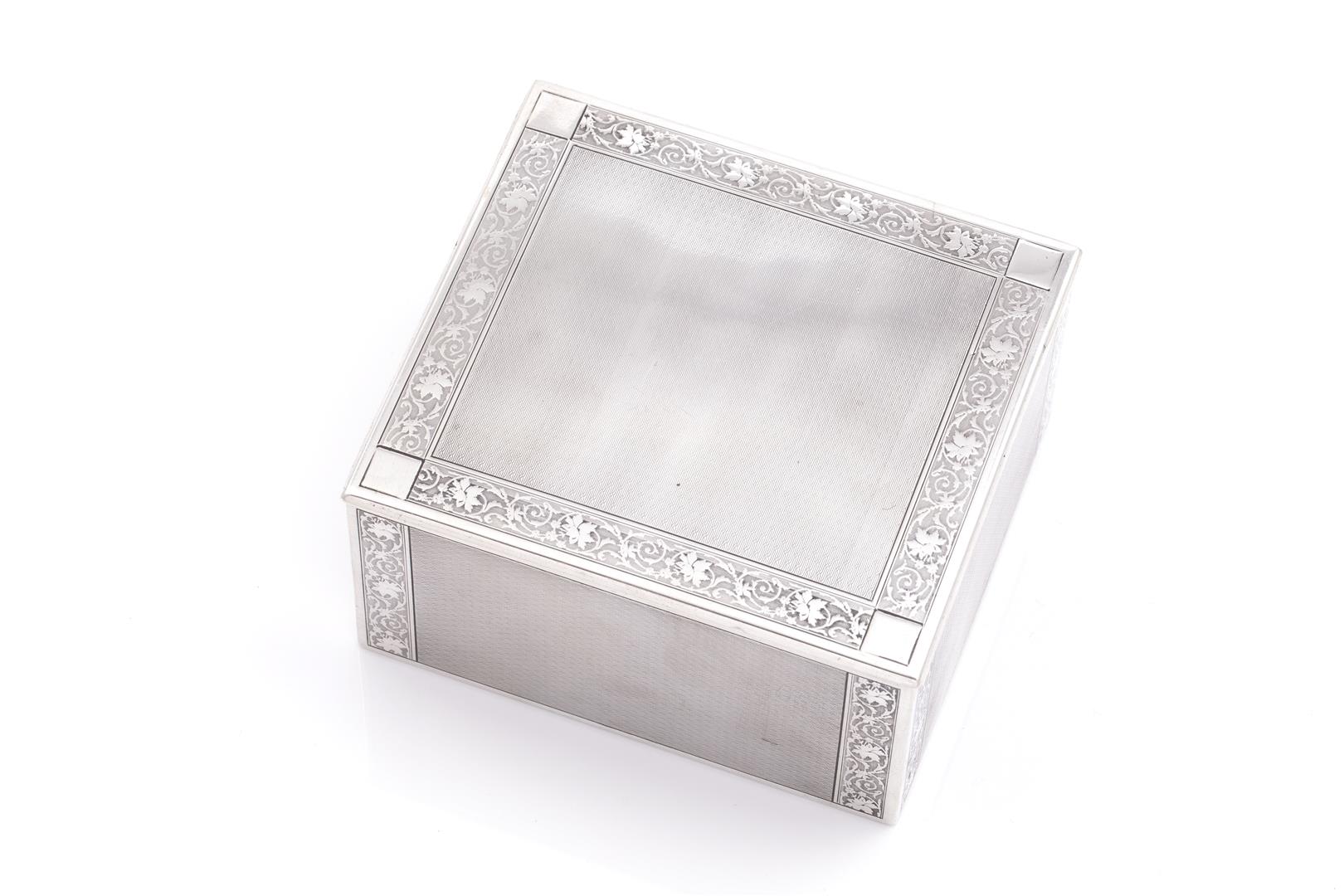 vierkante Duitse zilveren theedoosje met - Auktionen & Preisarchiv
